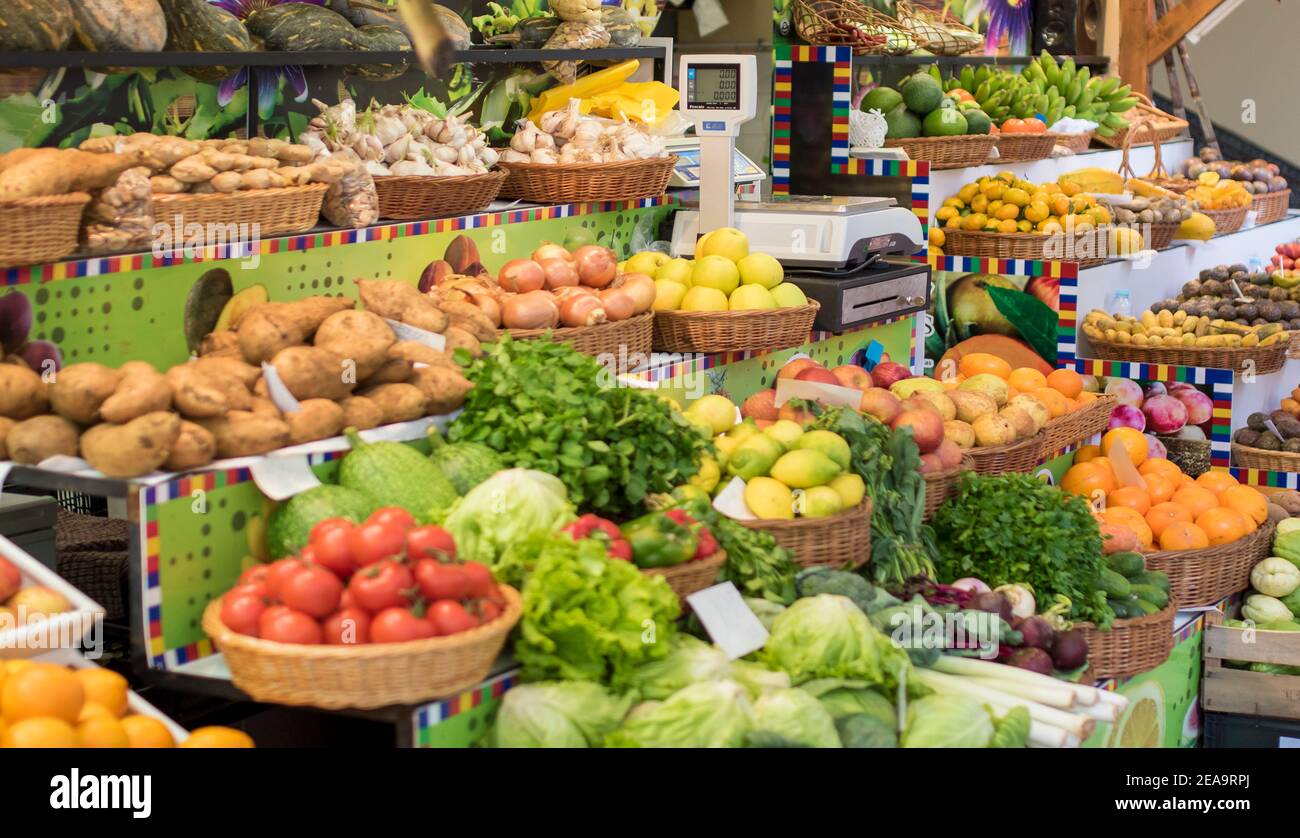 Marktstand funchal -Fotos und -Bildmaterial in hoher Auflösung – Alamy