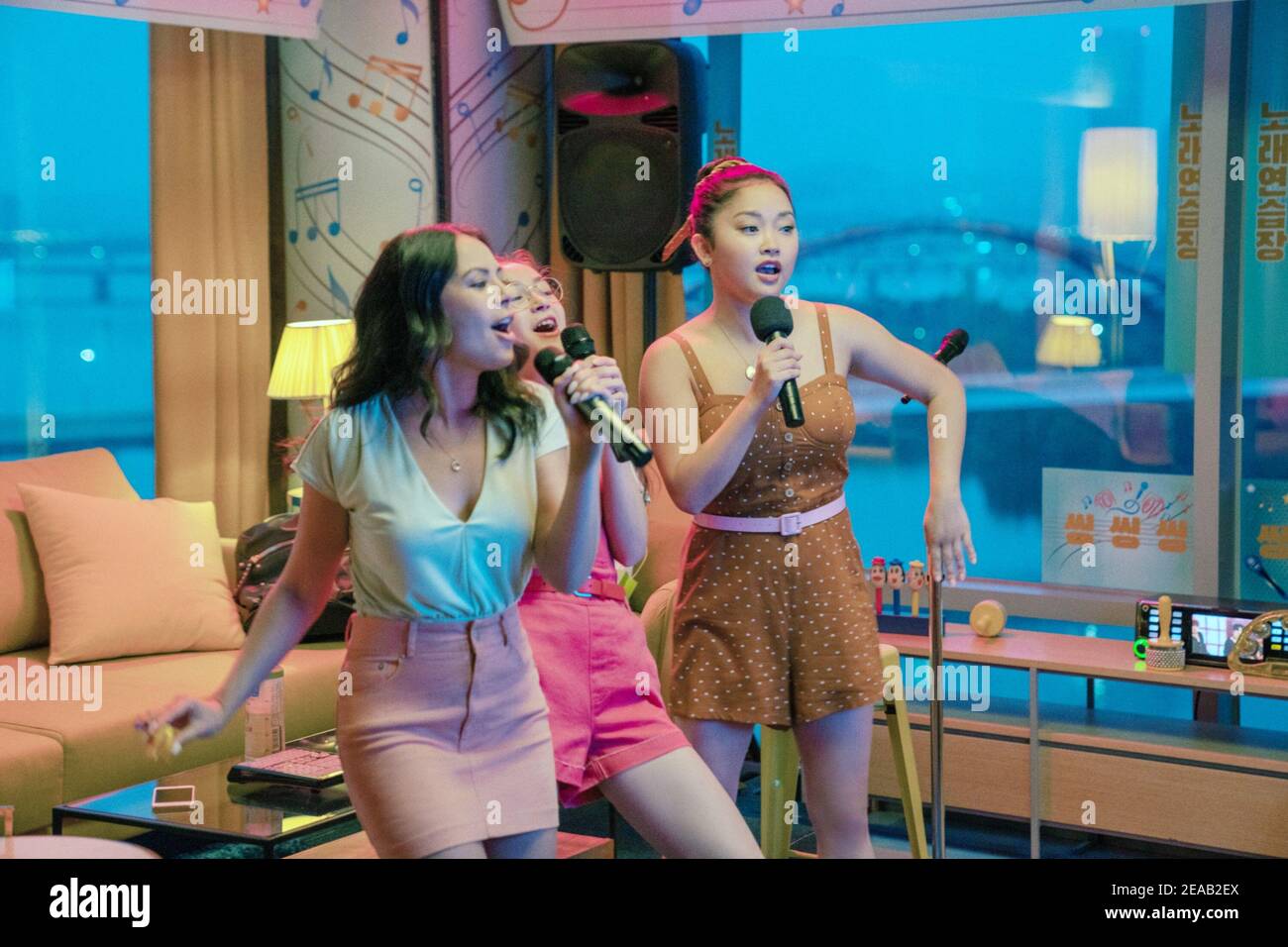 AN ALLE JUNGS: IMMER UND EWIG, von links: Janel Parrish, Lana Condor ...