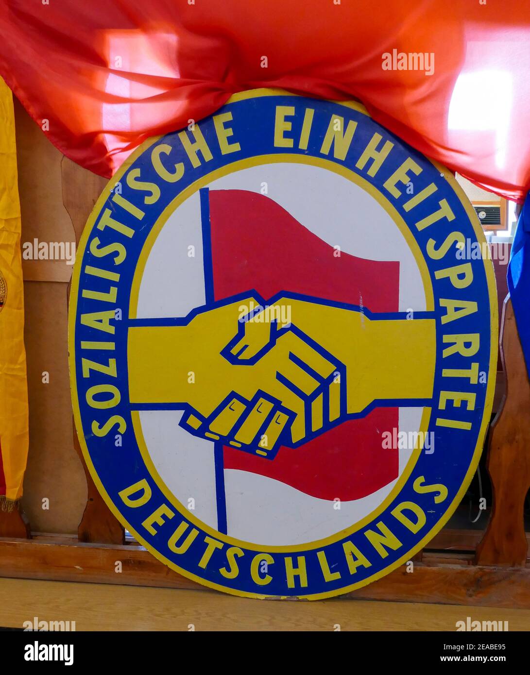 Ddr Emblem Stockfotos und -bilder Kaufen - Alamy