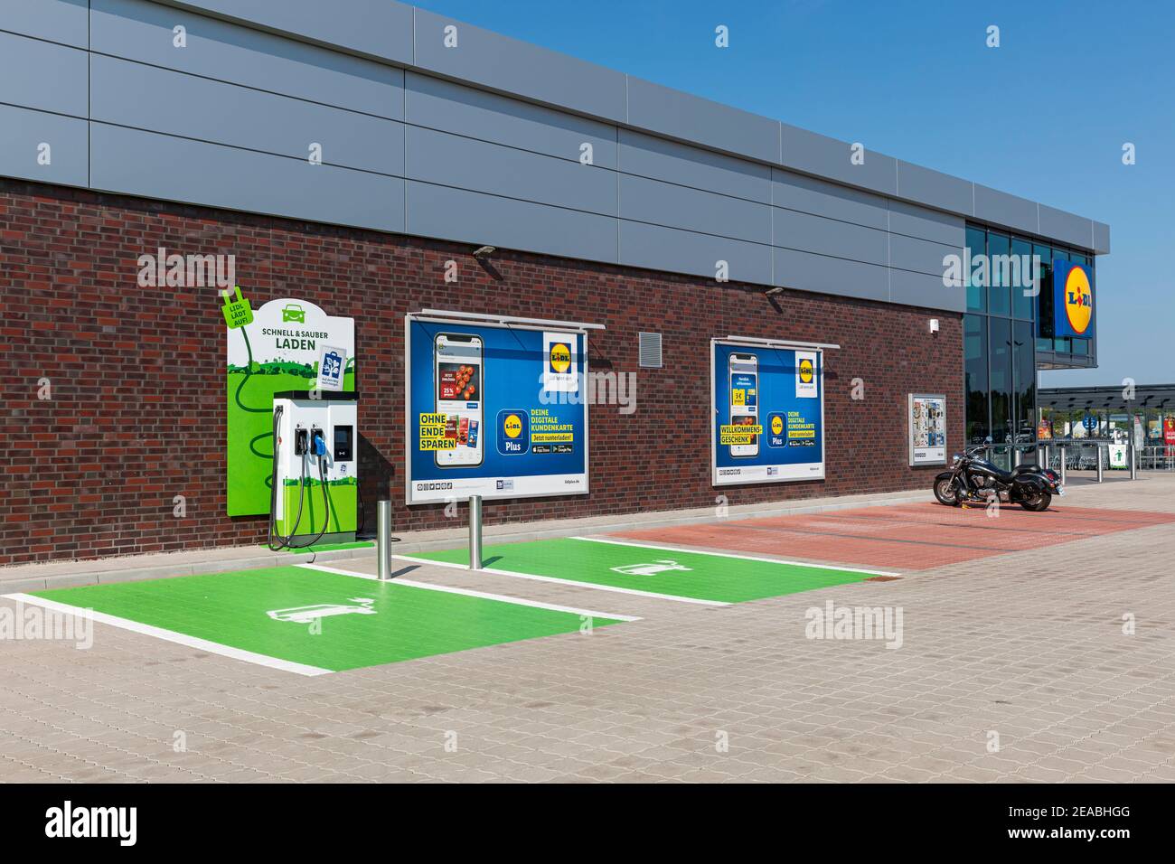 Lidl kunden -Fotos und -Bildmaterial in hoher Auflösung – Alamy