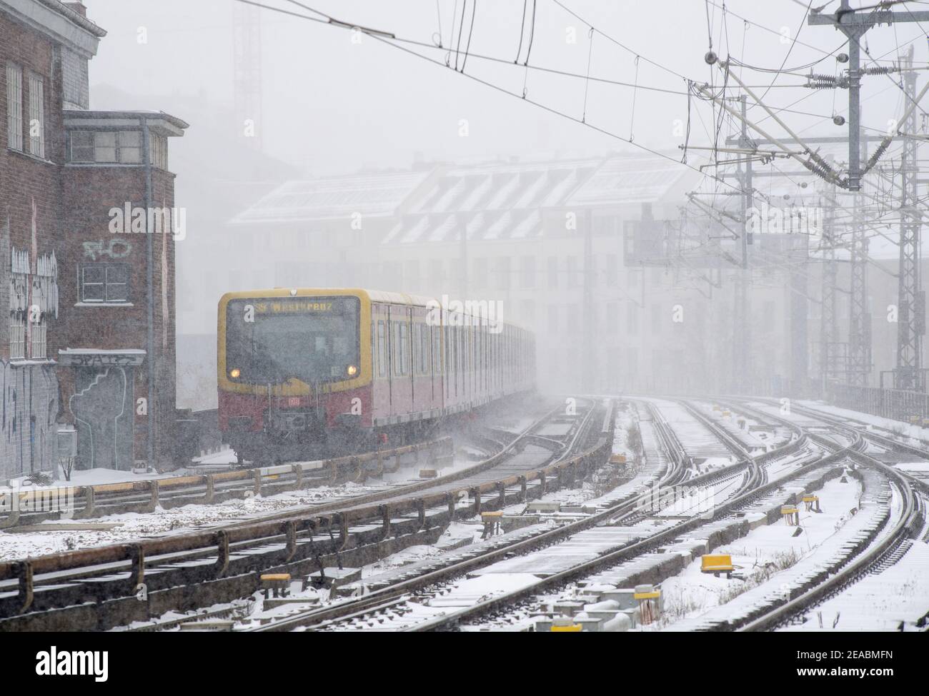 Linie s9 -Fotos und -Bildmaterial in hoher Auflösung – Alamy