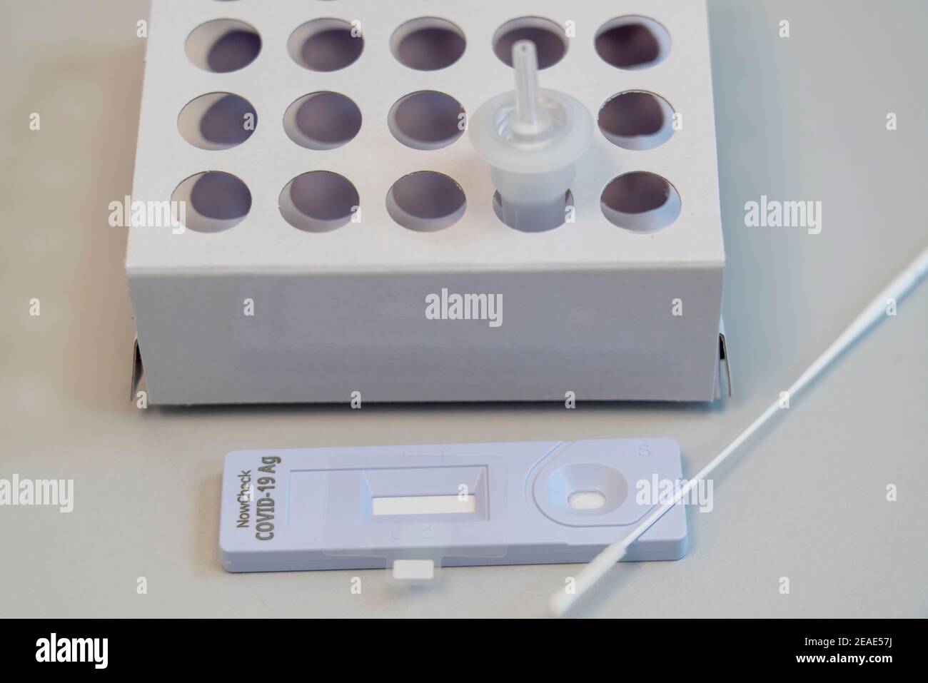 Covid 19 antigen schnelltest -Fotos und -Bildmaterial in hoher ...