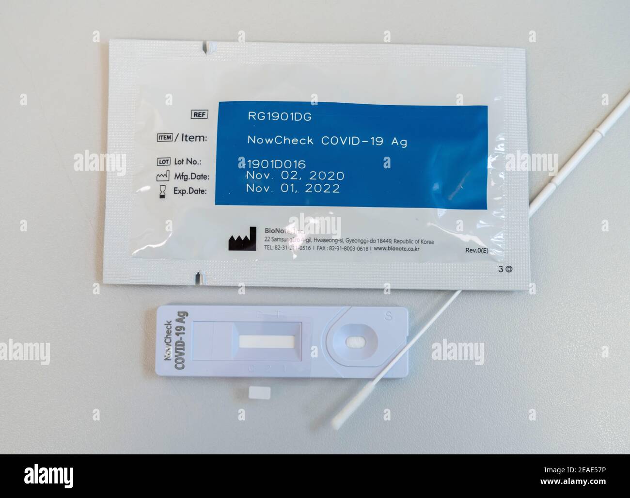 Covid 19 antigen schnelltest -Fotos und -Bildmaterial in hoher ...
