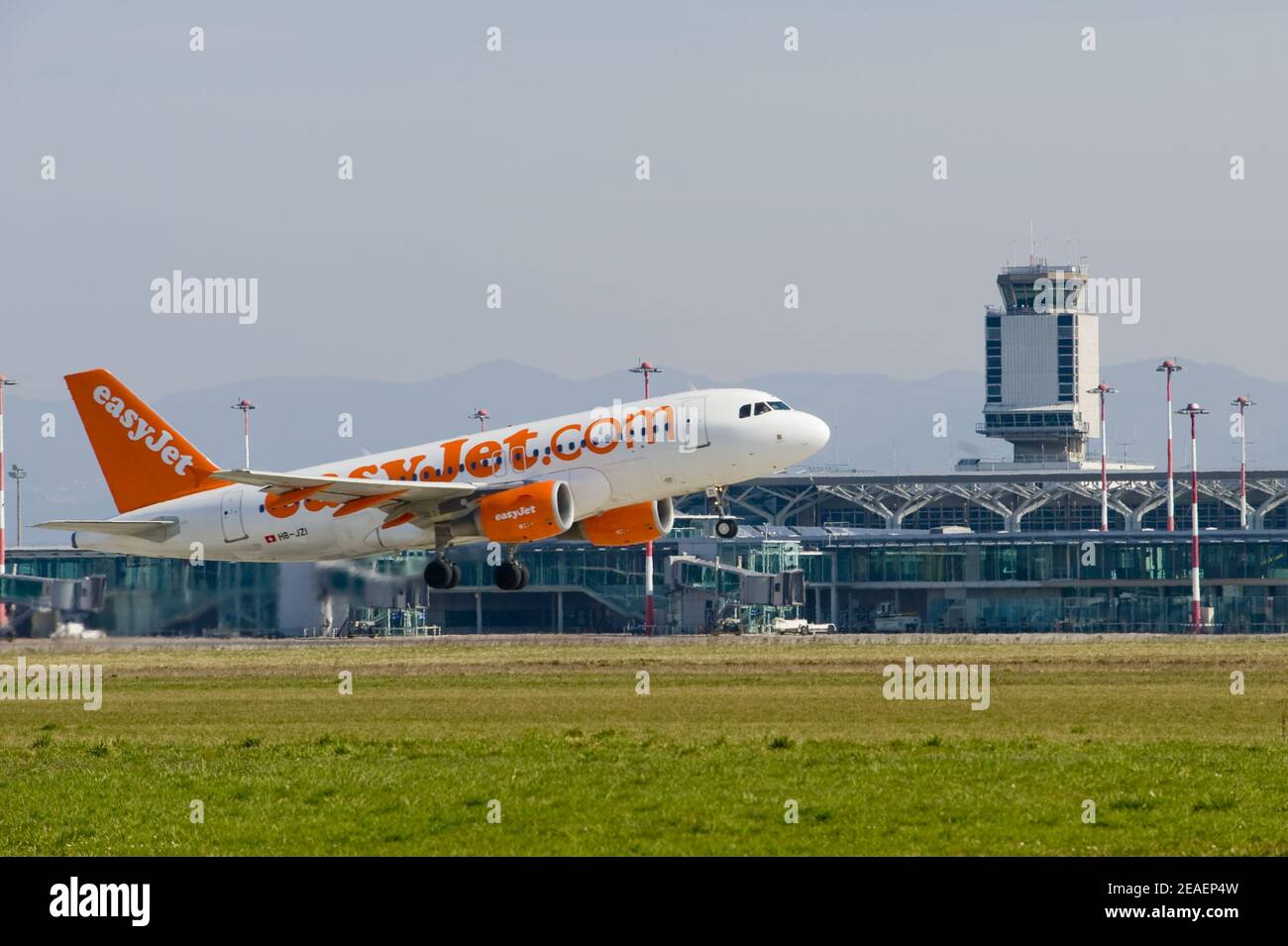 Aeroport de bale mulhouse -Fotos und -Bildmaterial in hoher Auflösung ...