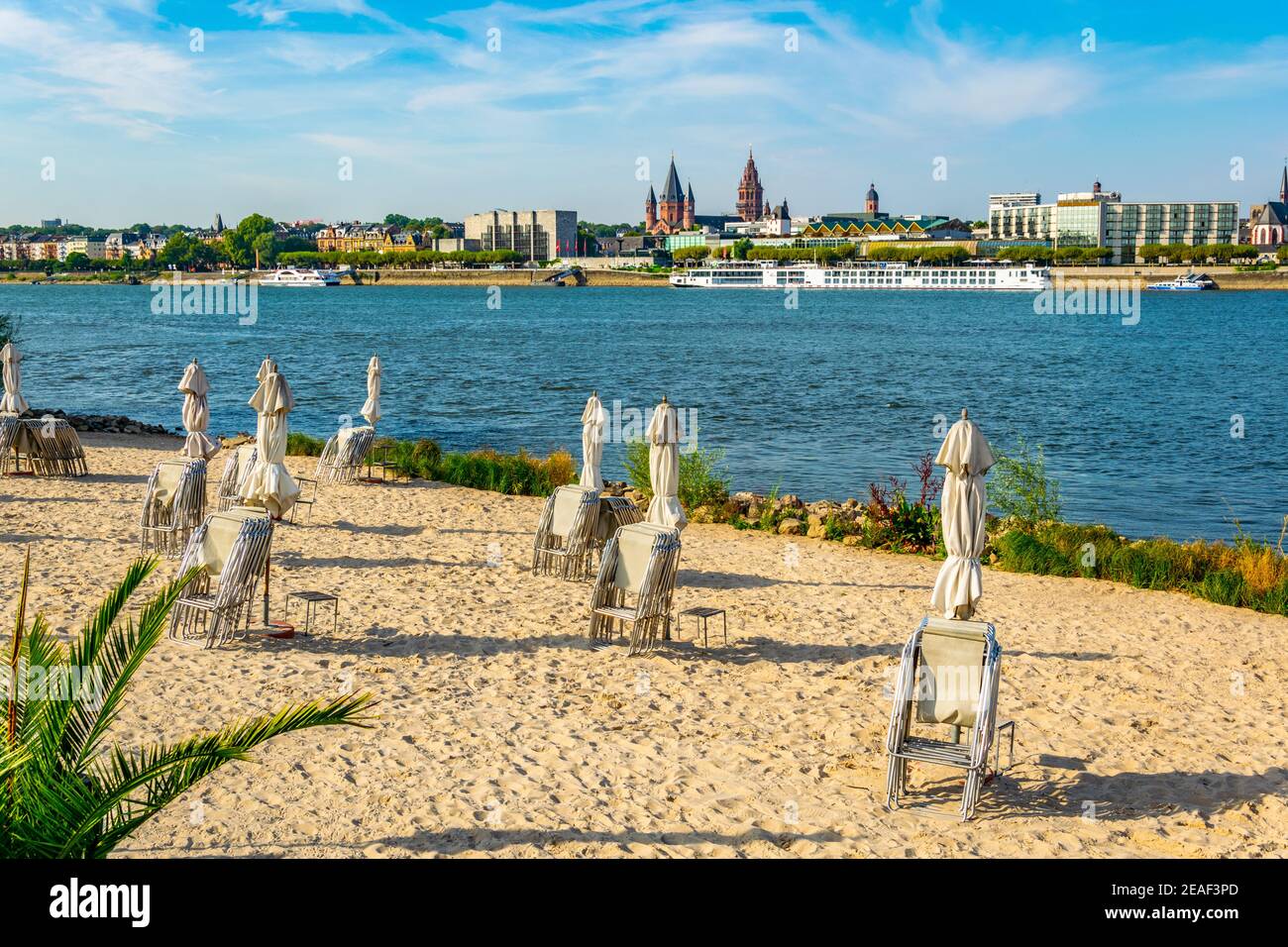 Mainz Strand Am Rhein Stockfotos und -bilder Kaufen - Alamy