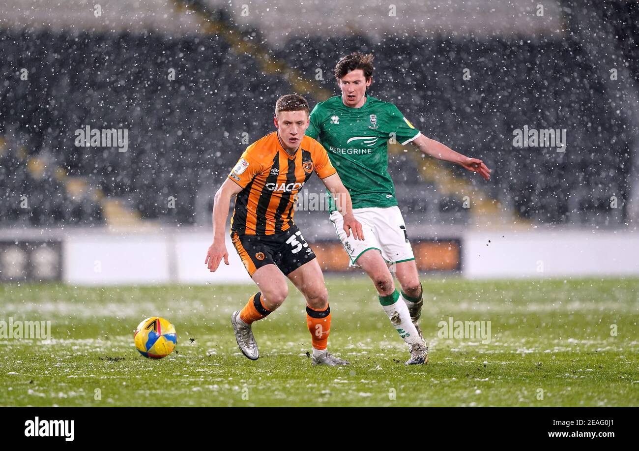 Greg Docherty von Hull City (links) und Conor McGrandles von Lincoln ...