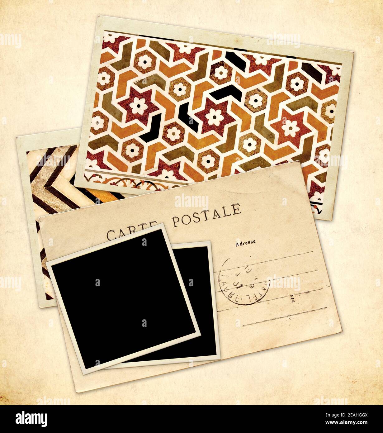Vintage Hintergrund mit Postkarten und leeres Foto. Drei Retro ...