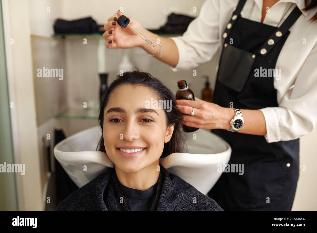 Friseursalon friseur -Fotos und -Bildmaterial in hoher Auflösung – Alamy