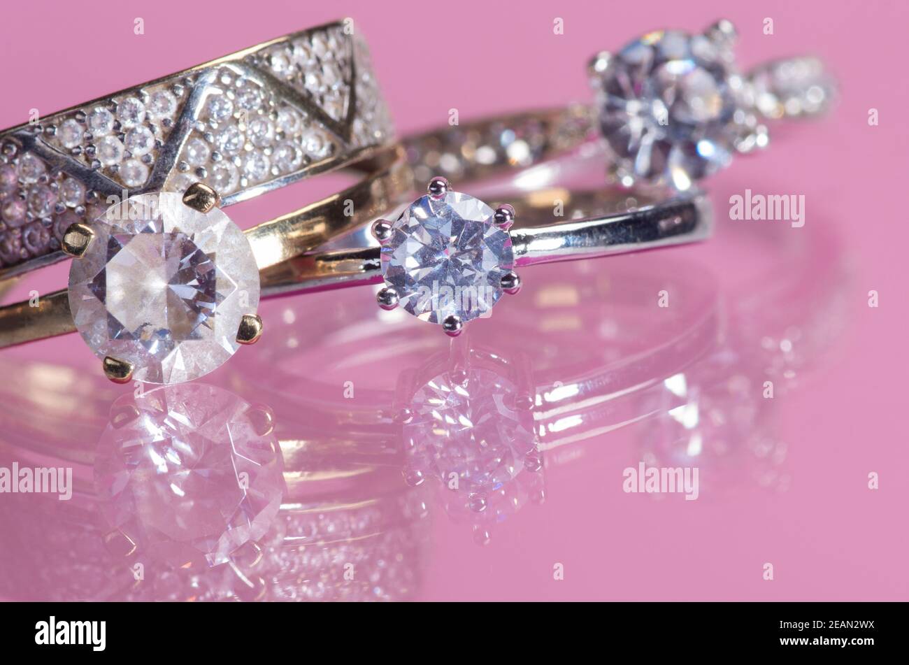 Rosa ringe -Fotos und -Bildmaterial in hoher Auflösung – Alamy