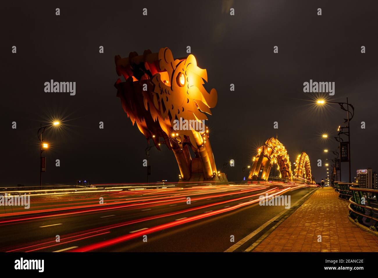 Dragon river bridge da nang vietnam -Fotos und -Bildmaterial in hoher ...
