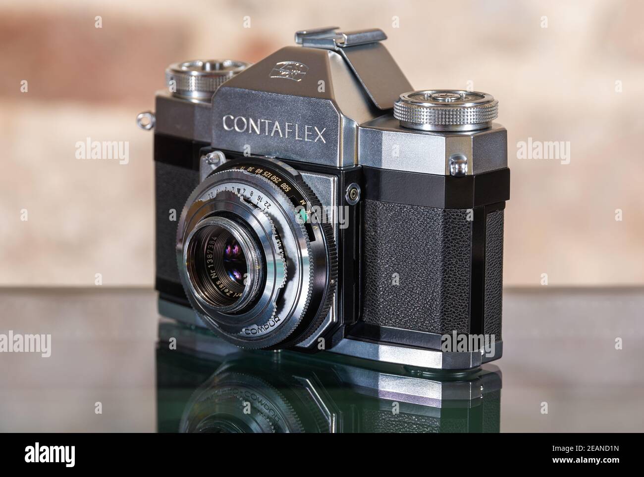 Filmkamera 1950er jahre -Fotos und -Bildmaterial in hoher Auflösung – Alamy