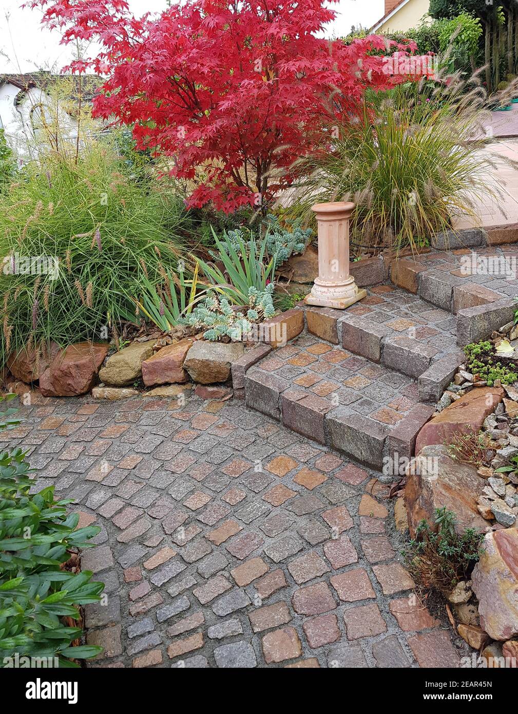 Treppe garten bauen -Fotos und -Bildmaterial in hoher Auflösung – Alamy
