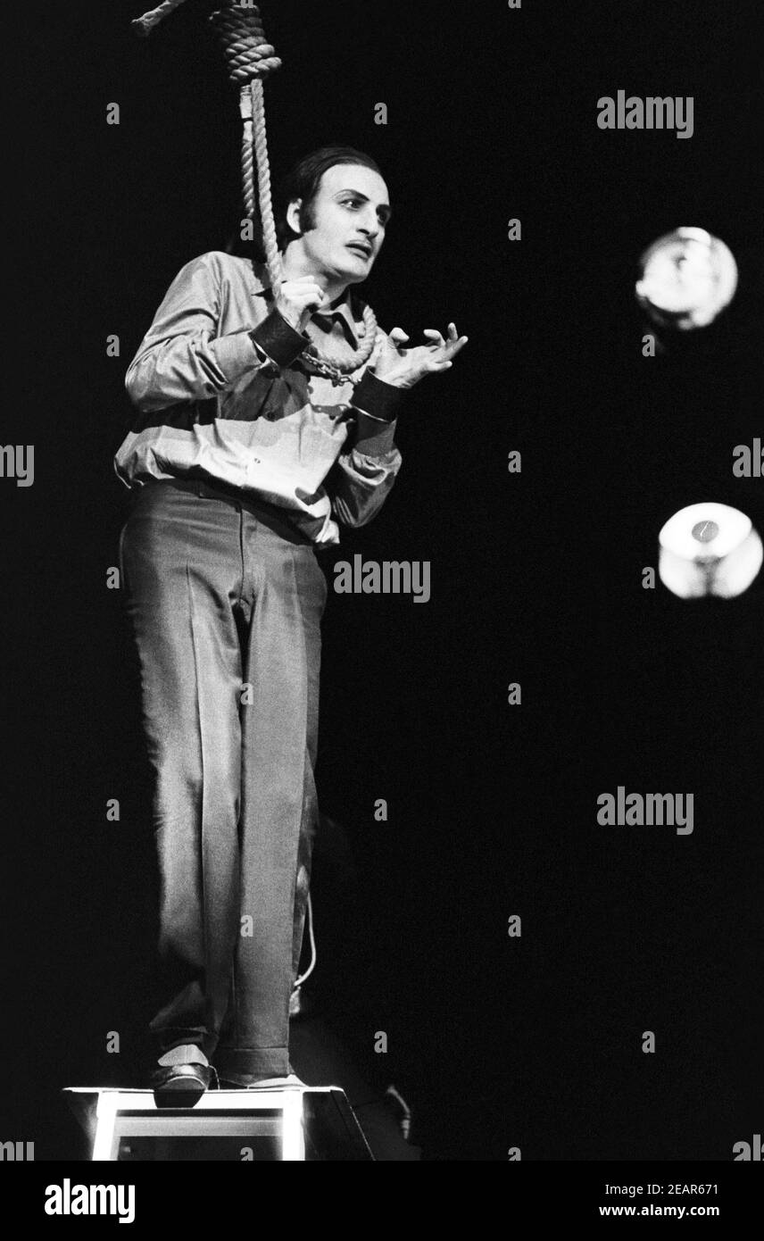 Threepenny brecht -Fotos und -Bildmaterial in hoher Auflösung – Alamy