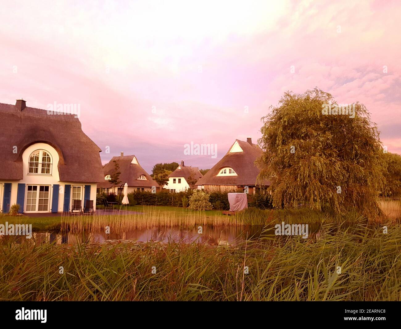 Friesenhaus reetdach -Fotos und -Bildmaterial in hoher Auflösung – Alamy