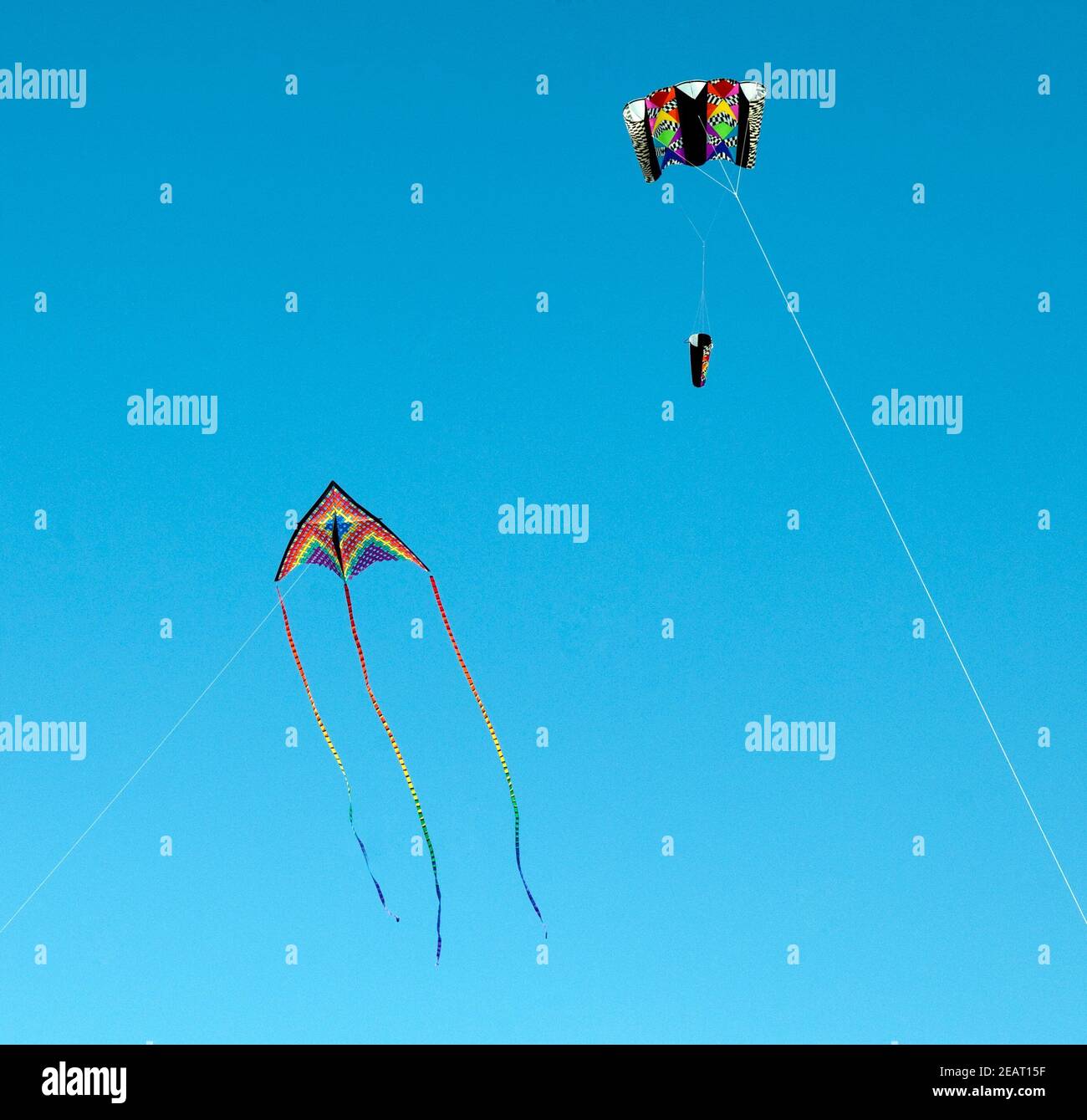 Drachen fliegen lassen -Fotos und -Bildmaterial in hoher Auflösung – Alamy