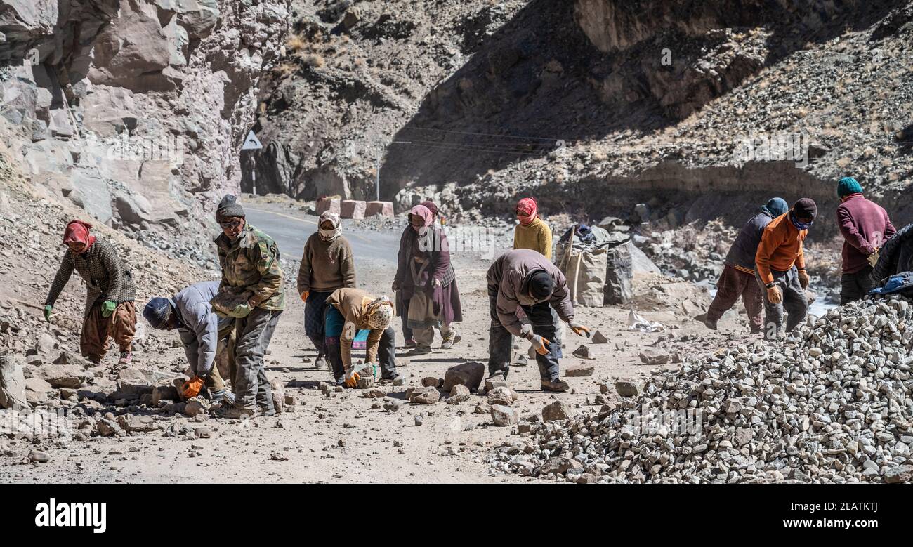 Gang men -Fotos und -Bildmaterial in hoher Auflösung – Alamy