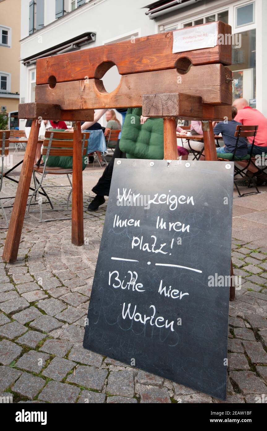 Besuchertafel -Fotos und -Bildmaterial in hoher Auflösung – Alamy