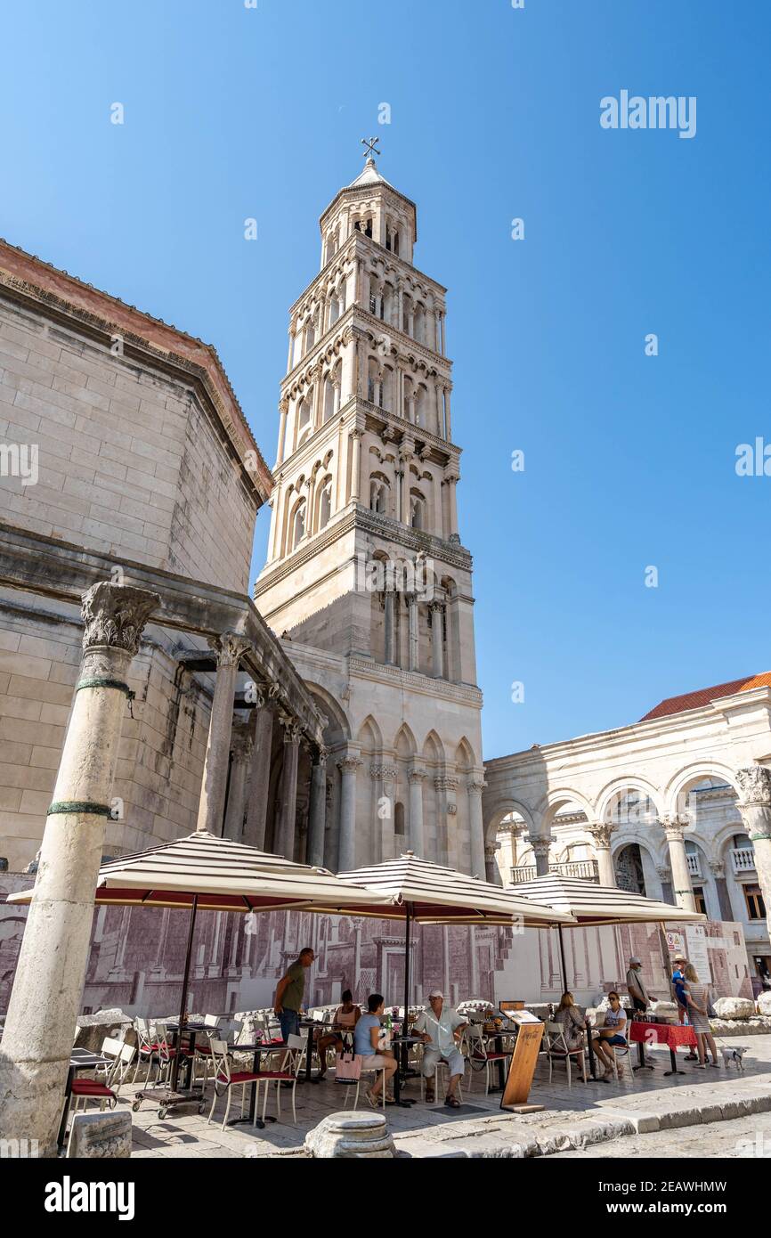 Das atrium des himmelsturms -Fotos und -Bildmaterial in hoher Auflösung ...