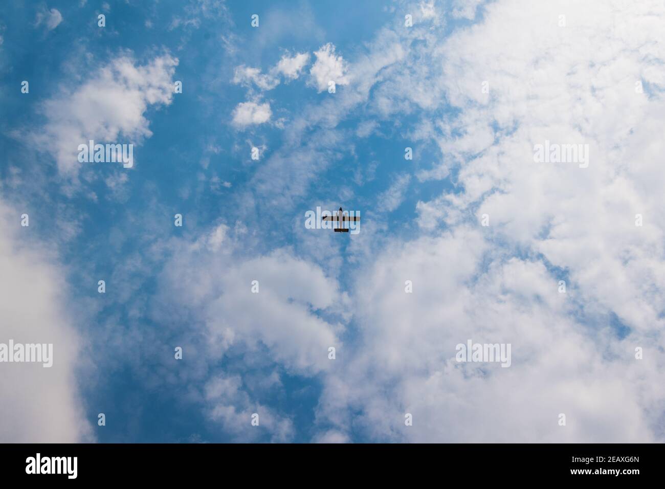 Flugzeug fliegt über Pompeji, die alte römische Stadt in Süditalien ...