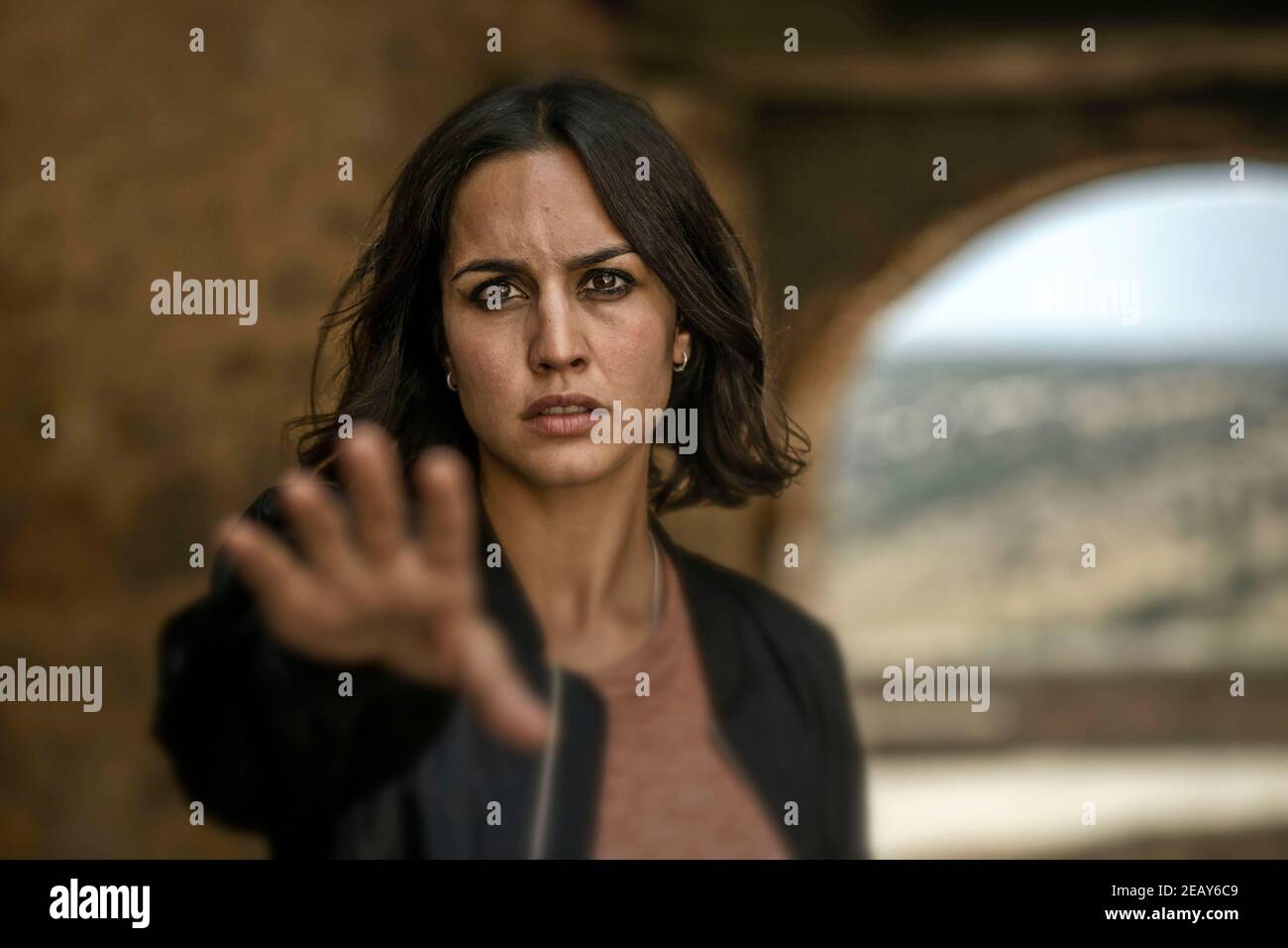 MEGAN MONTANER in 30 MÜNZEN (2020) -Originaltitel: 30 MONEDAS-, Regie ...