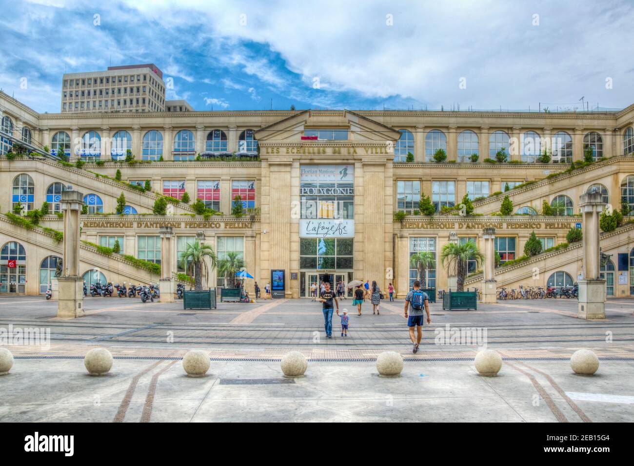 MONTPELLIER, FRANKREICH, 25. JUNI 2017: Le Polygone Shopping Mall ar ...