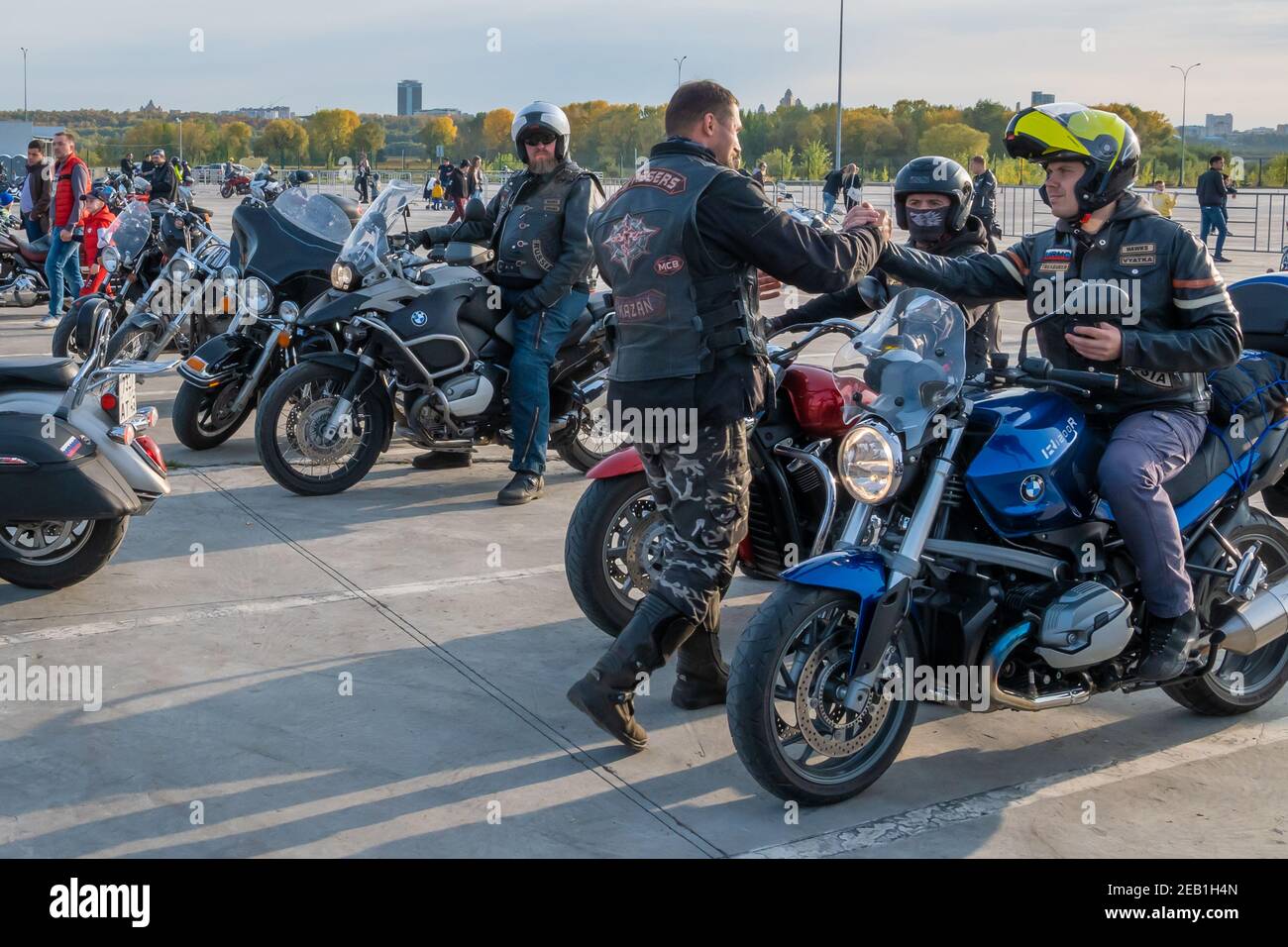 Biker gang -Fotos und -Bildmaterial in hoher Auflösung – Alamy
