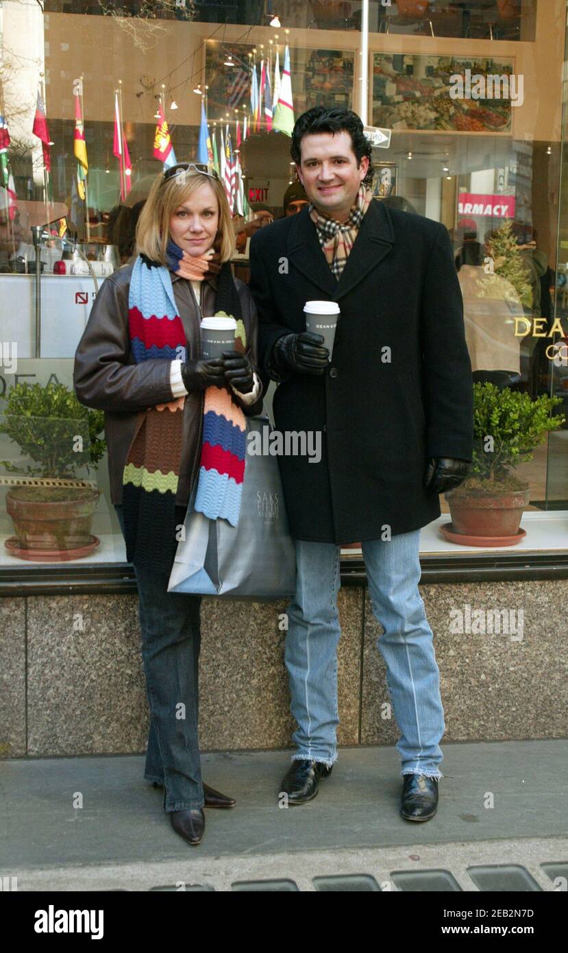 Tracy Byrd und seine Frau Michelle Byrd verlassen Dean & Deluca mit ...