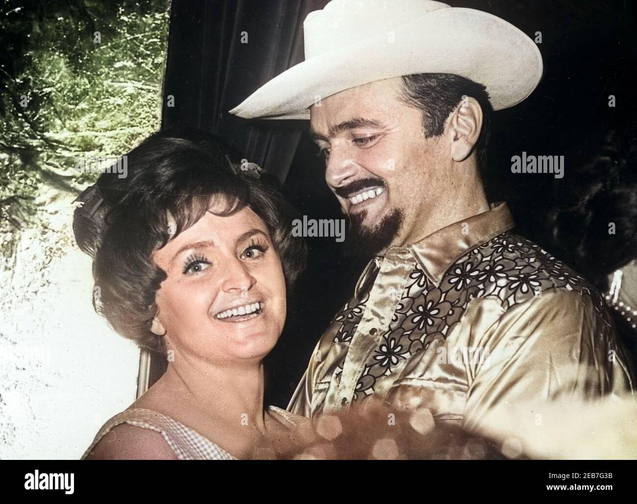 Der Deutsche Musiker Und Bandleader Max Greger Mit Ehefrau Im Fasching ...