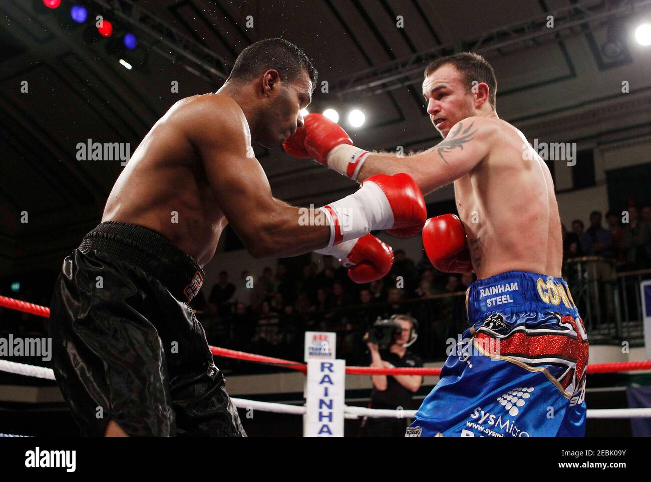 Boxen kevin mitchell v felix lora york hall -Fotos und -Bildmaterial in ...