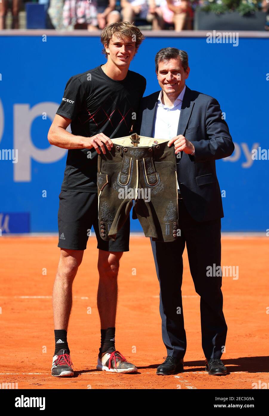 Shorts aus leder -Fotos und -Bildmaterial in hoher Auflösung – Alamy