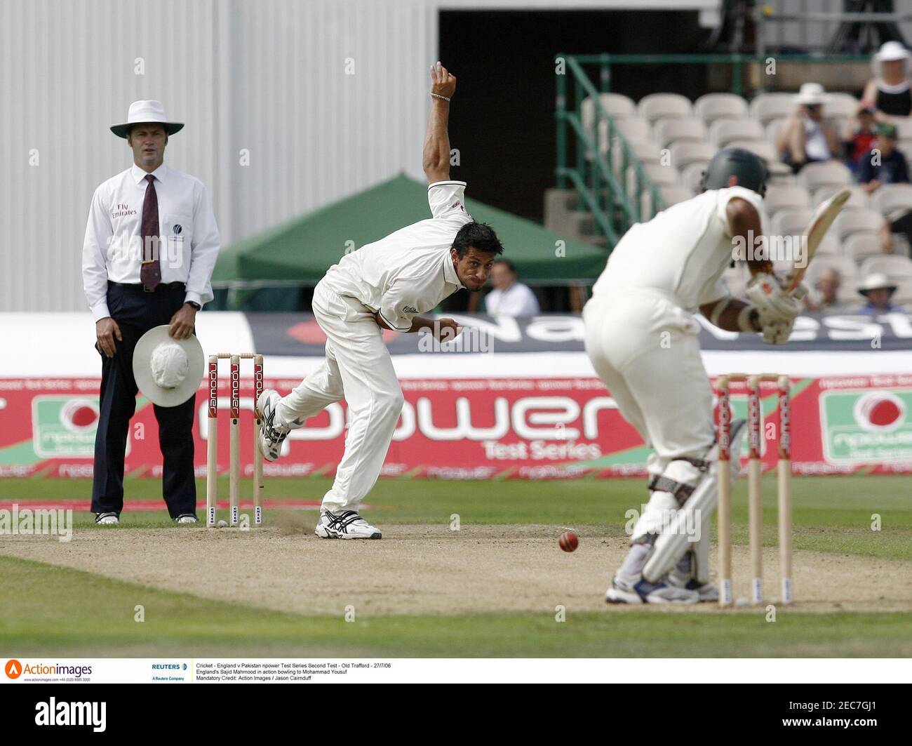 Englands sajid mahmood in aktion -Fotos und -Bildmaterial in hoher ...