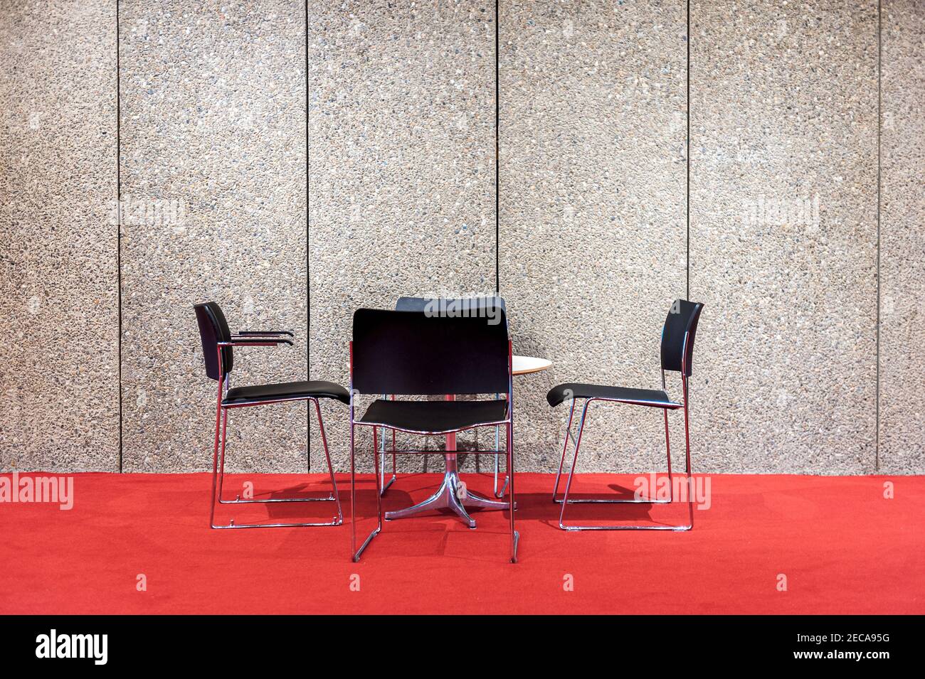 Teppich tisch -Fotos und -Bildmaterial in hoher Auflösung – Alamy