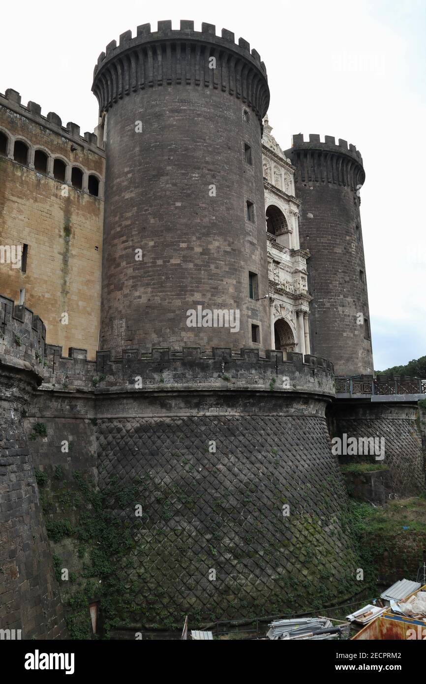 Castel di mezzo -Fotos und -Bildmaterial in hoher Auflösung – Alamy