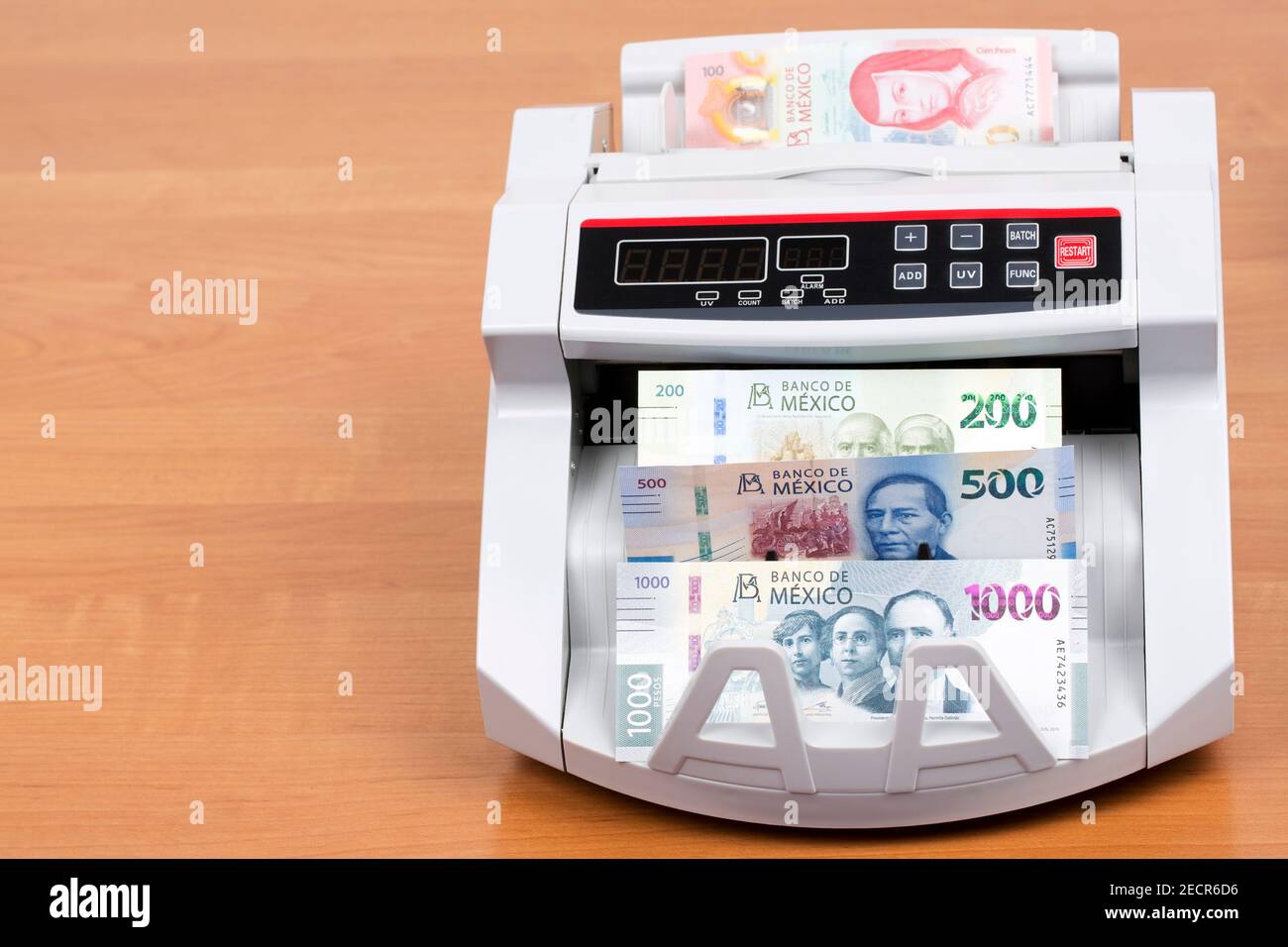 Cash counting machine -Fotos und -Bildmaterial in hoher Auflösung – Alamy