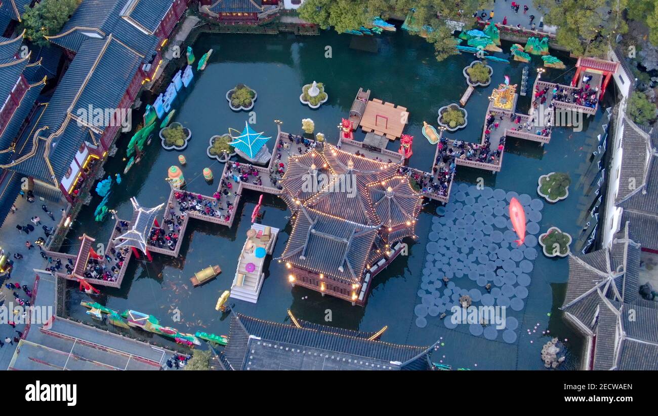 High angle view chinese yuan -Fotos und -Bildmaterial in hoher ...