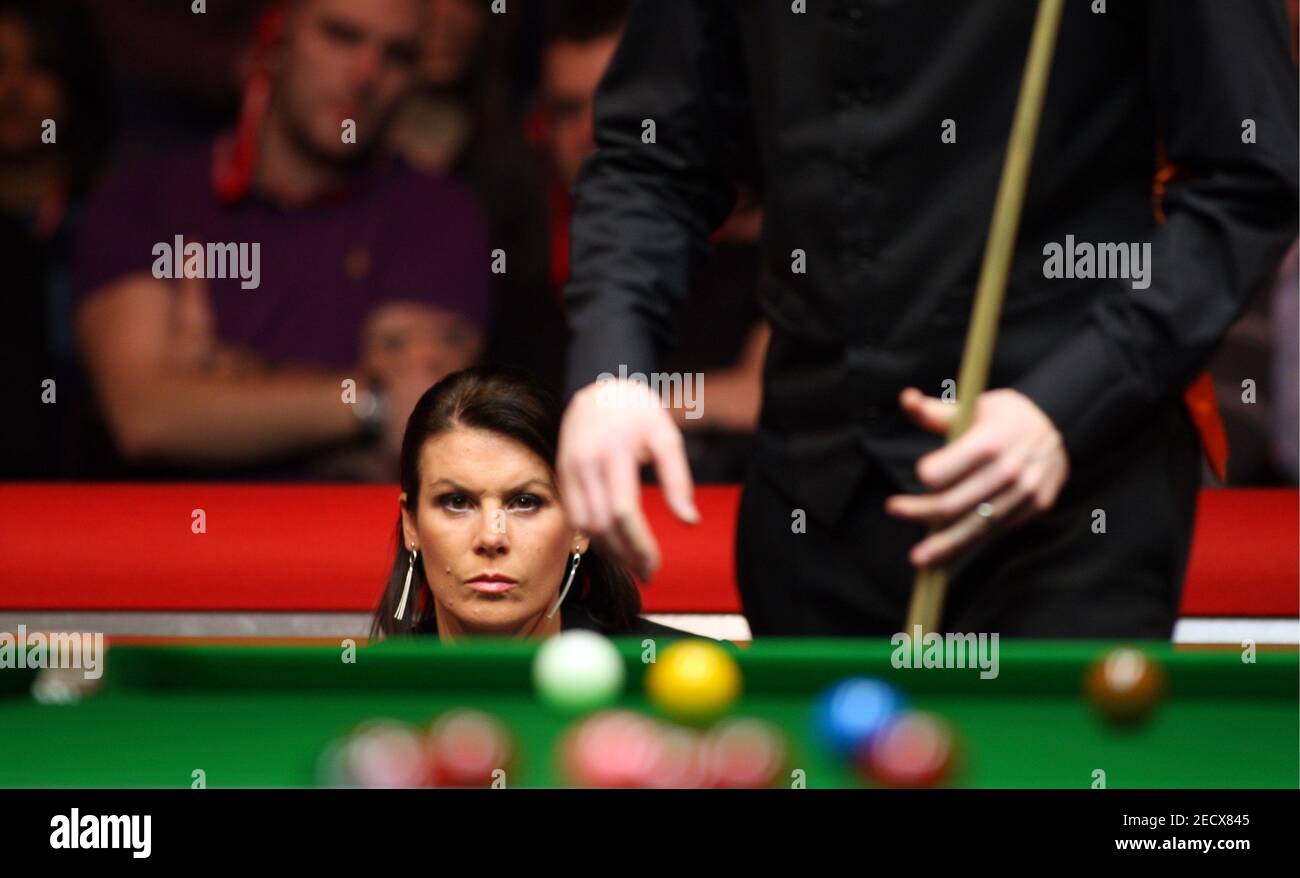 Ladbrokes mobile meister -Fotos und -Bildmaterial in hoher Auflösung ...