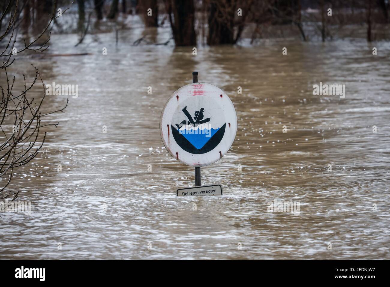 03,02.2021, Duisburg, Nordrhein-Westfalen, Deutschland - Hochwasser am ...