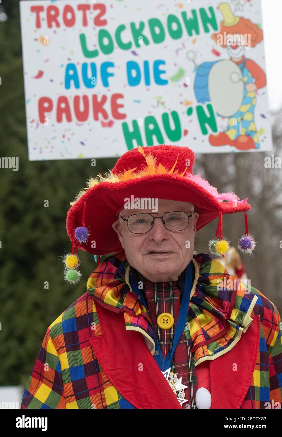 Unna, Deutschland. Februar 2021, 15th. Karnivalist Helmut Scherer bei ...