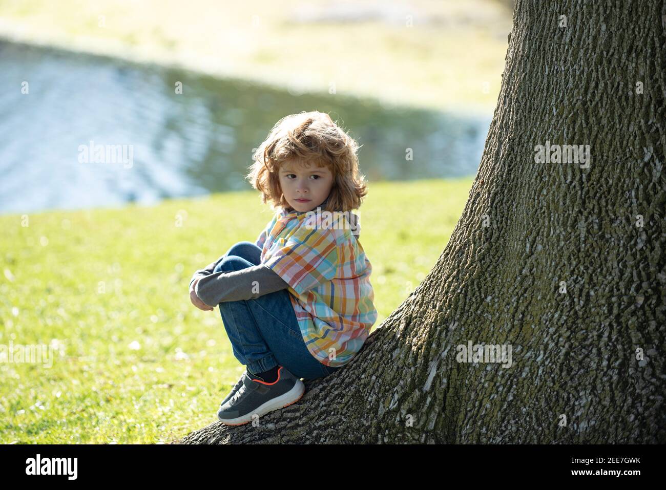Einsames Kind. Einsamkeit Kind. Kinder Depression, Probleme. Kinder ...