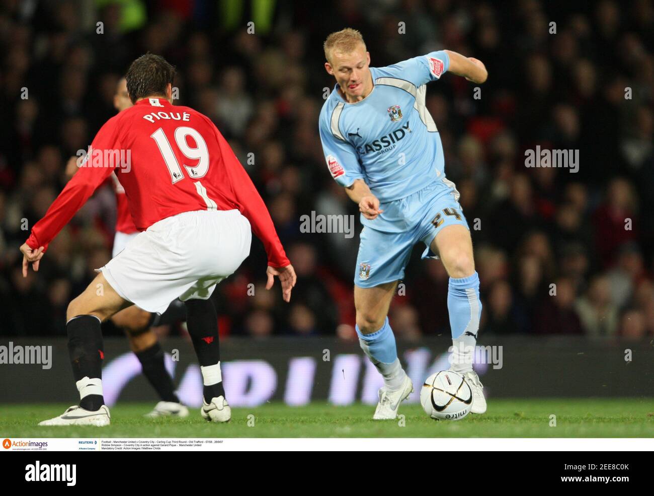 Old trafford gerard pique -Fotos und -Bildmaterial in hoher Auflösung ...