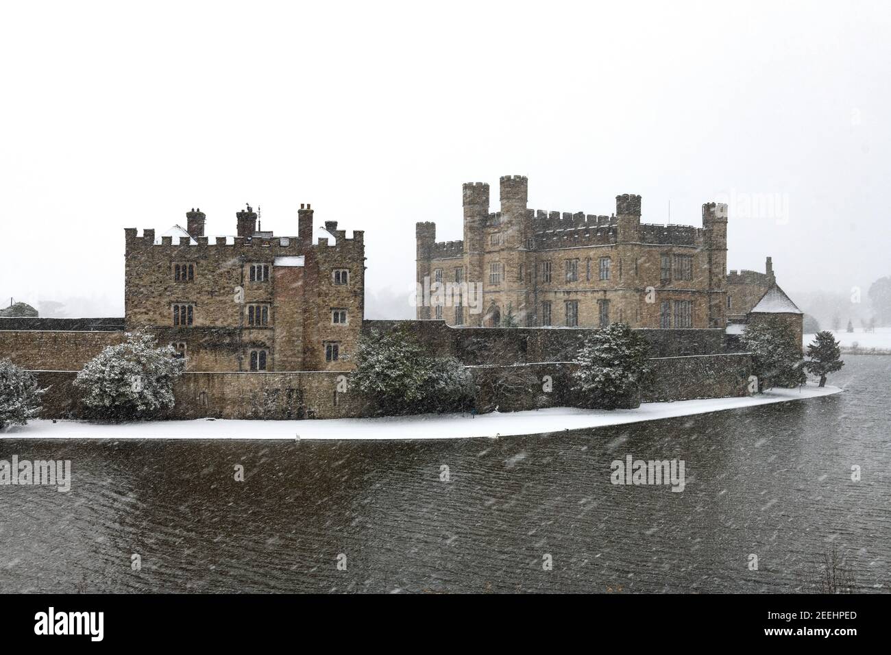 Schneefall bei leeds castle -Fotos und -Bildmaterial in hoher Auflösung ...