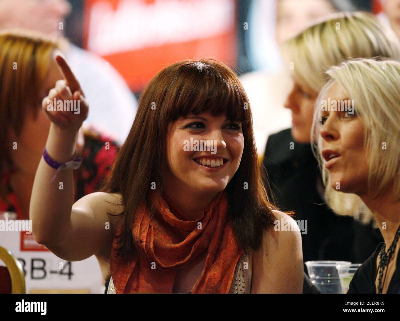 Fernsehmoderatorin helen chamberlain -Fotos und -Bildmaterial in hoher ...