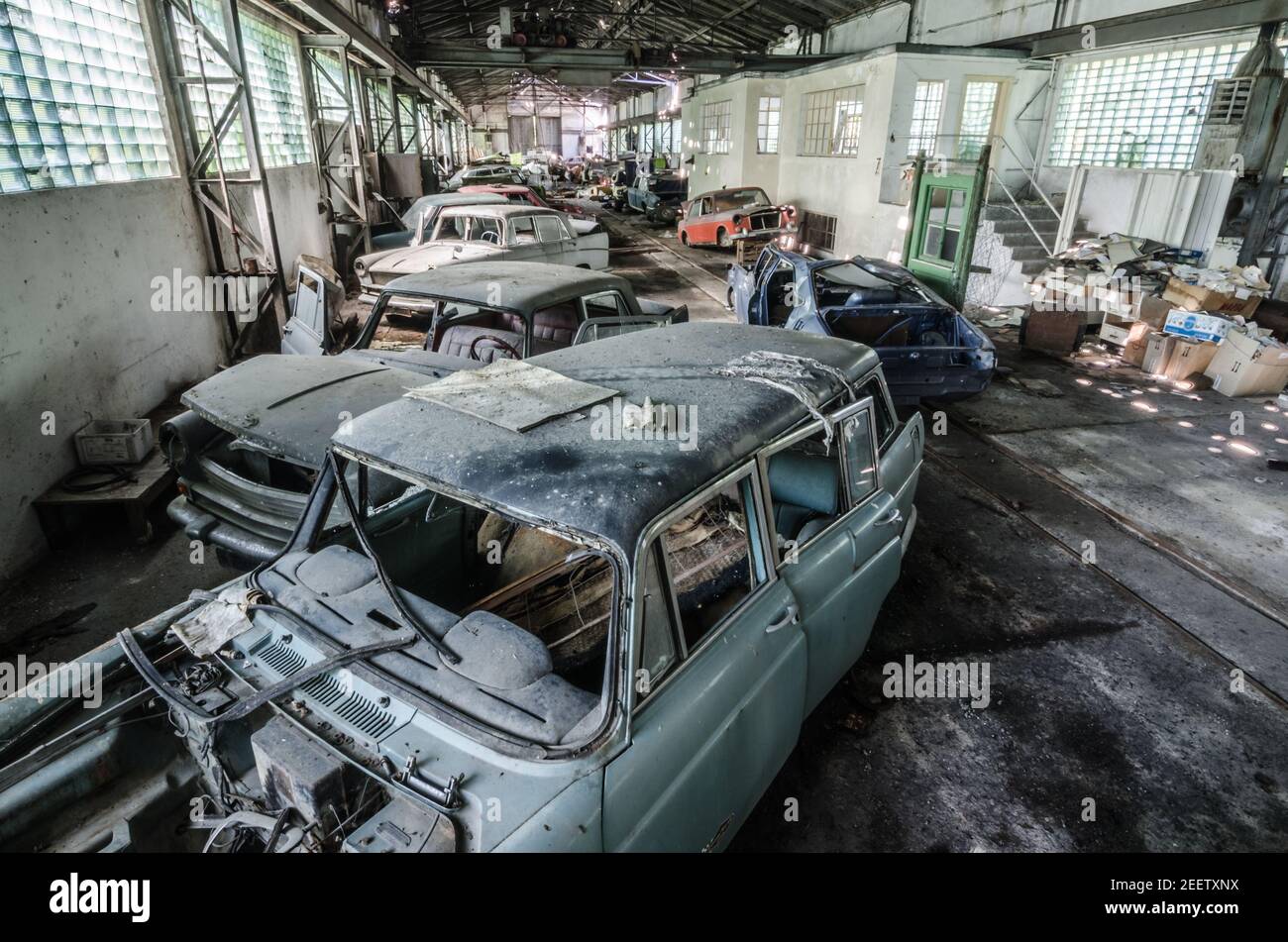 Alte werkstatt garage -Fotos und -Bildmaterial in hoher Auflösung – Alamy