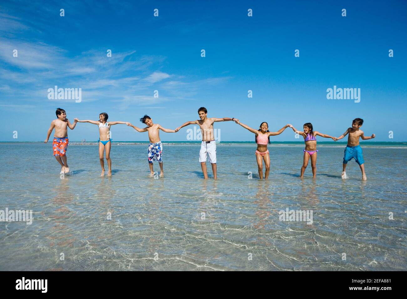 Mädchen 8 jahre bikini badeanzug -Fotos und -Bildmaterial in hoher ...