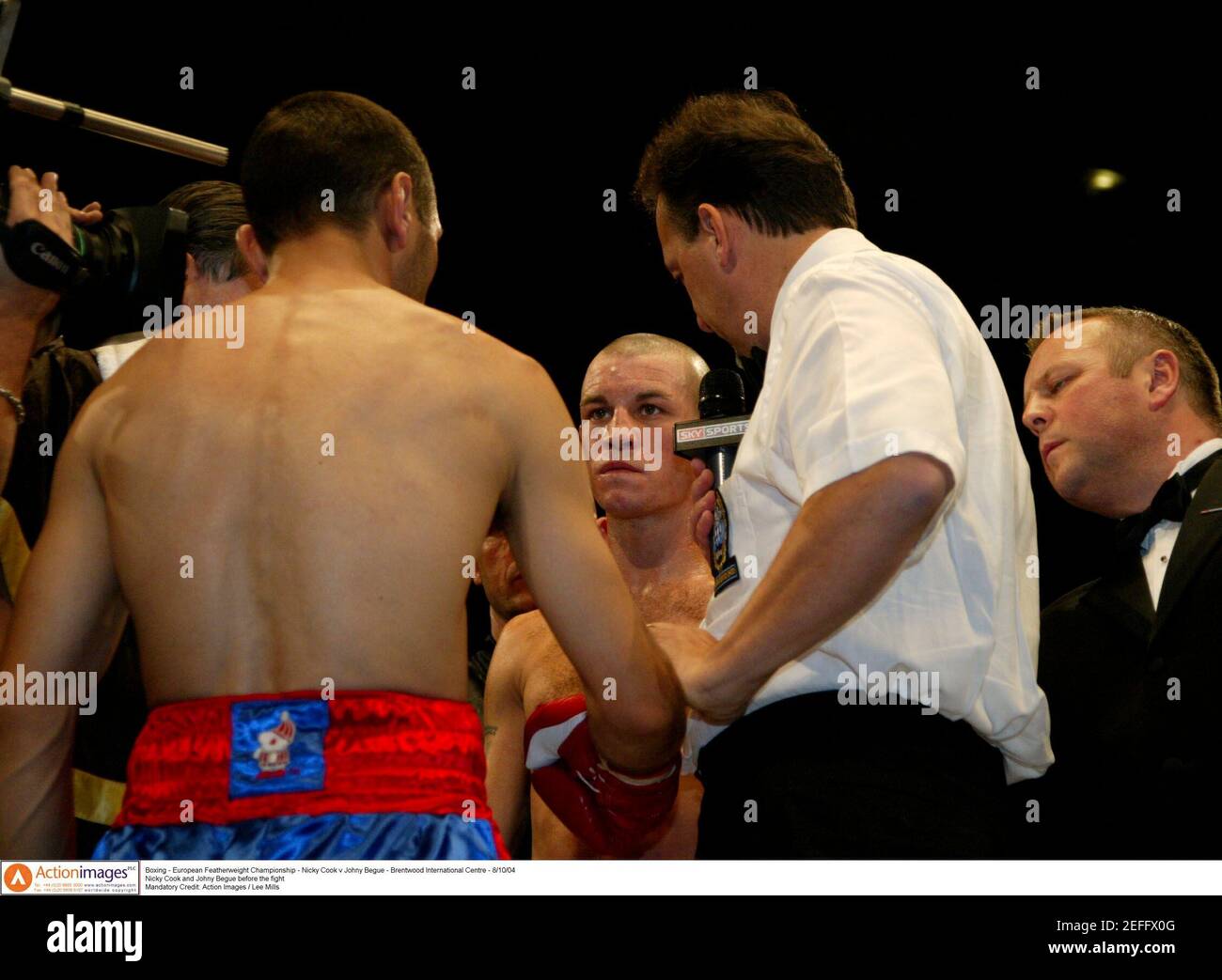 Boxen - European Featherweight Championship - Nicky Cook / Johny Begue ...