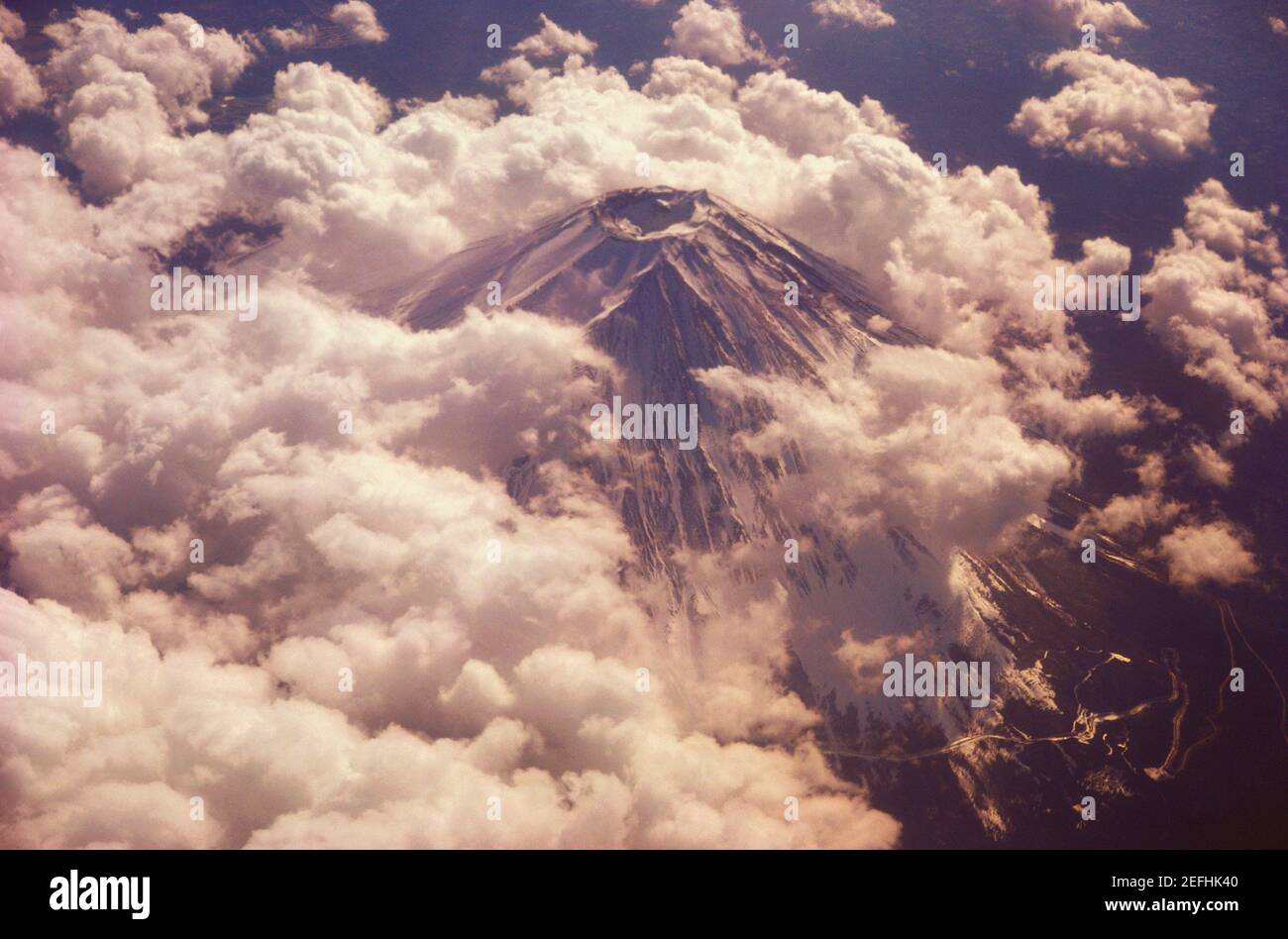 Honshu aerial volcano -Fotos und -Bildmaterial in hoher Auflösung – Alamy