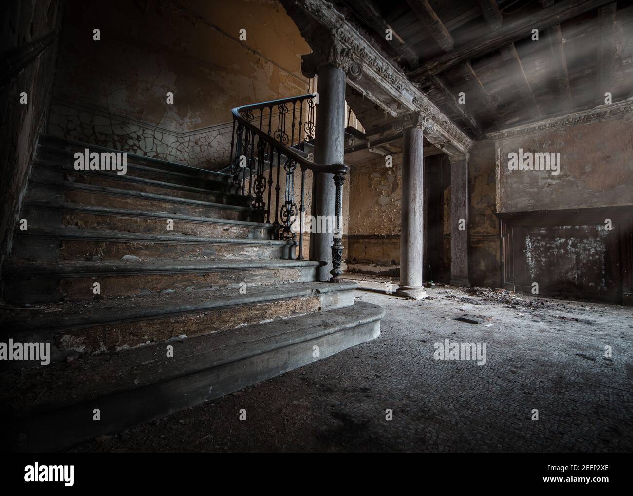 Gruseliger verlassener keller -Fotos und -Bildmaterial in hoher ...