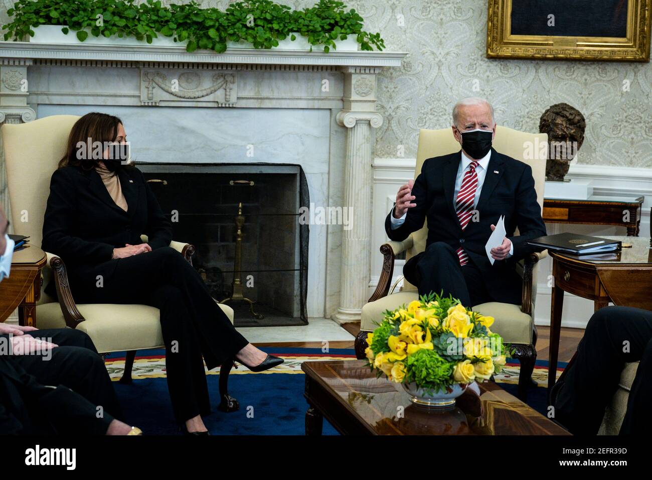 Präsident Joe Biden und Vizepräsident Kamala Harris treffen sich mit ...