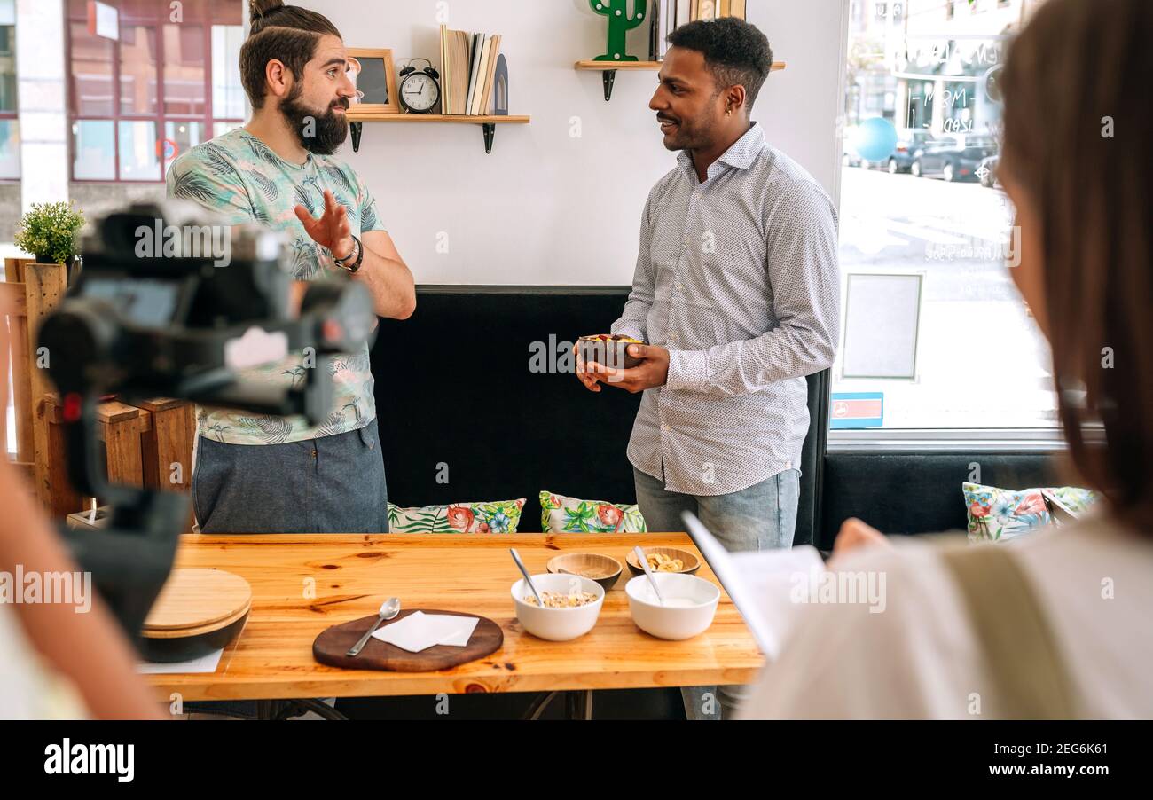 Live moderatorin -Fotos und -Bildmaterial in hoher Auflösung – Alamy