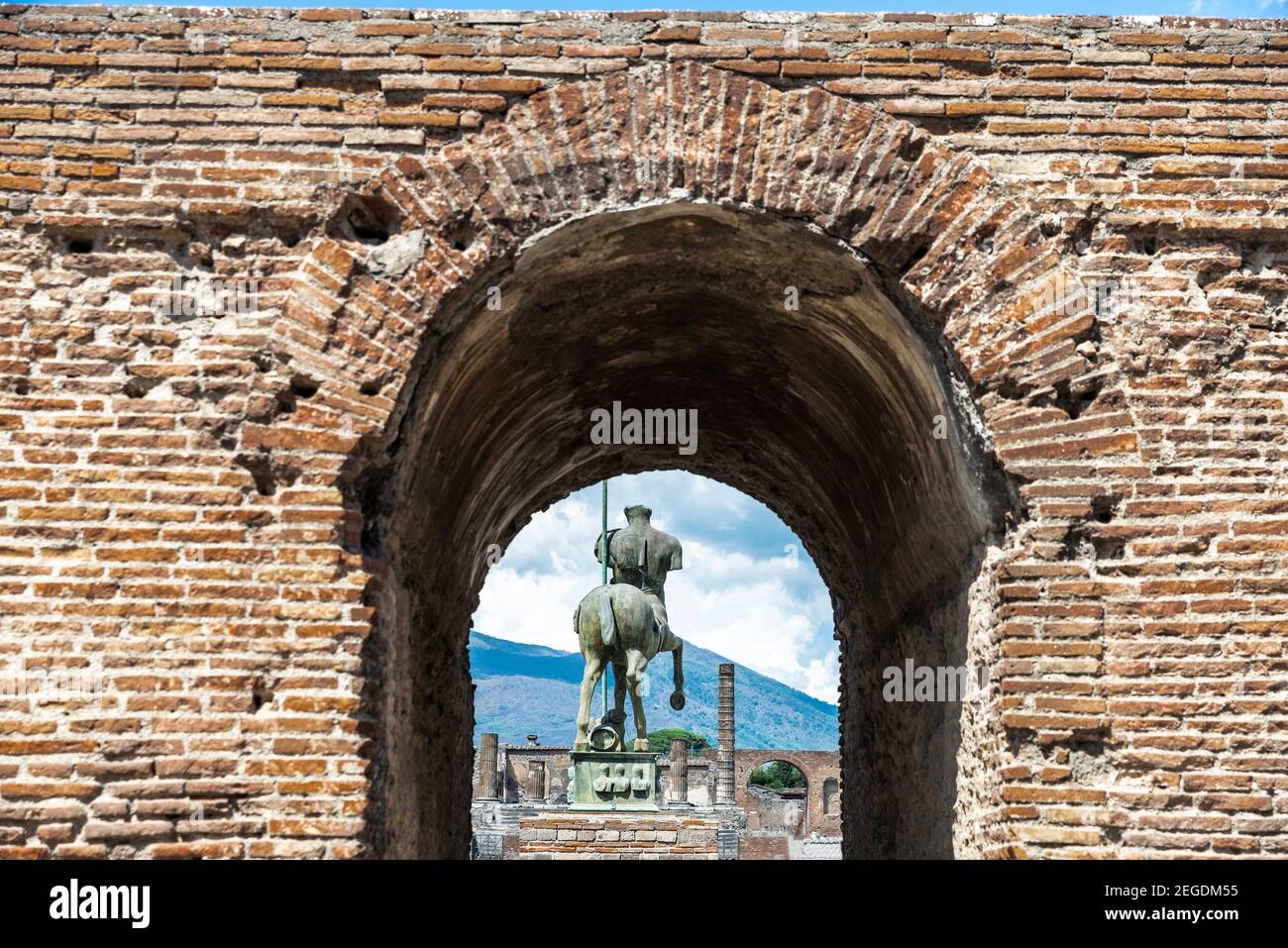 Zentaurenstatue pompeji -Fotos und -Bildmaterial in hoher Auflösung – Alamy